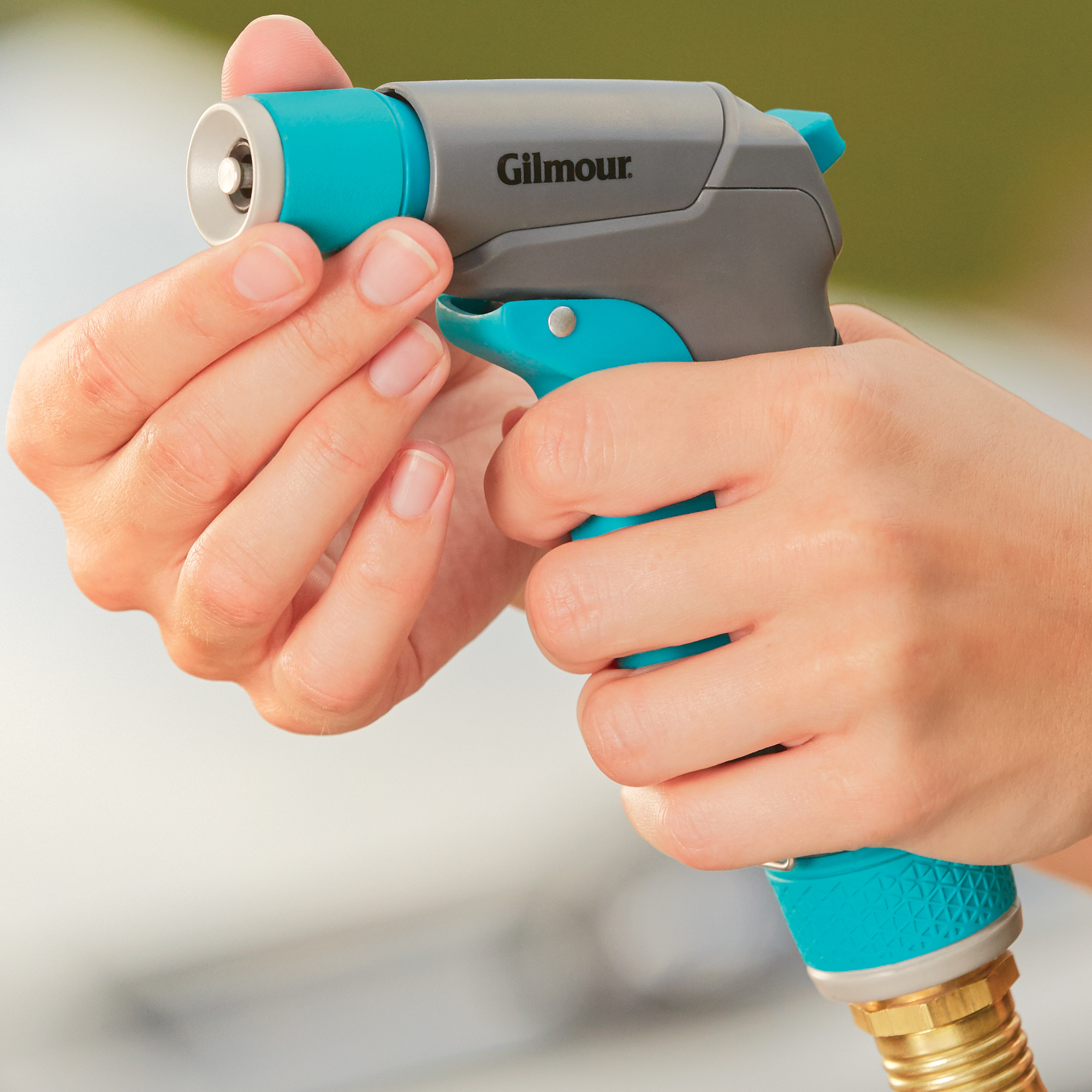 Front Control Adjustable Watering Nozzle with Swivel Connect™ - Gilmour